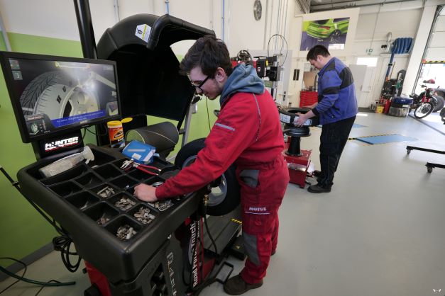 Mechanik opravář motorových vozidel - Automechanik / Automechanička ...