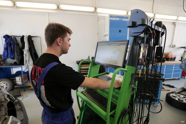 Autotronik - Autotronička | ISŠ Vysoké nad Jizerou